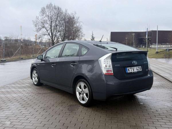 Grey Toyota Prius 2010 in Vilnius, with an engine capacity of 0.00 L and mileage of 300 thousand km for 4500 €, photo 3 on AUTOMOTO.COM.LV