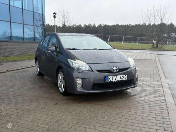 Grey Toyota Prius 2010 in Vilnius, with an engine capacity of 0.00 L and mileage of 300 thousand km for 4500 €, photo 5 on AUTOMOTO.COM.LV