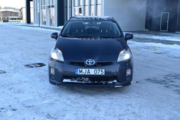 Pelēks Toyota Prius 2010 Viļņa, ar dzinēja tilpumu 1.80 L un nobraukumu 277 tūkst. km par 5150 €, foto 2 vietnē AUTOMOTO.COM.LV