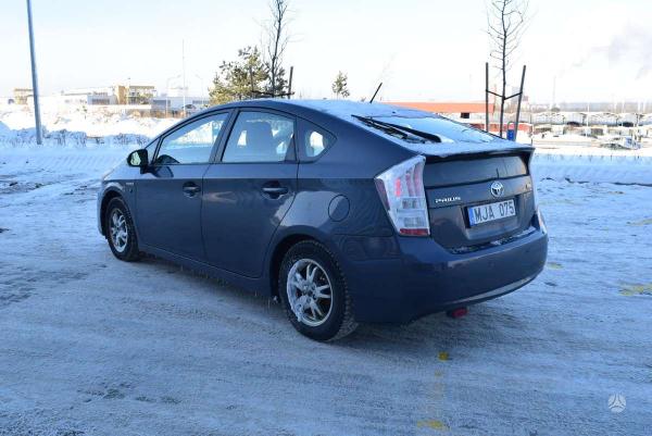Pelēks Toyota Prius 2010 Viļņa, ar dzinēja tilpumu 1.80 L un nobraukumu 277 tūkst. km par 5150 €, foto 5 vietnē AUTOMOTO.COM.LV
