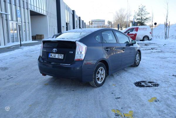 Pelēks Toyota Prius 2010 Viļņa, ar dzinēja tilpumu 1.80 L un nobraukumu 277 tūkst. km par 5150 €, foto 7 vietnē AUTOMOTO.COM.LV