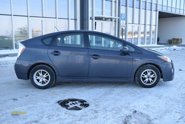 Pelēks Toyota Prius 2010 Viļņa, ar dzinēja tilpumu 1.80 L un nobraukumu 277 tūkst. km par 5150 €, foto 8 vietnē AUTOMOTO.COM.LV