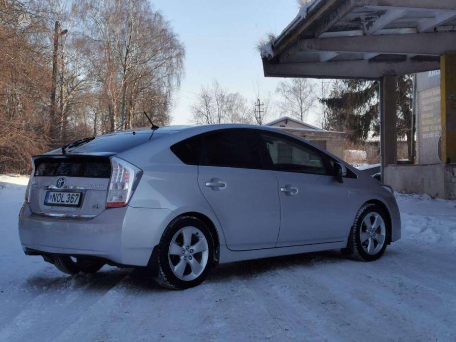 Pelēks Toyota Prius 2010 Šauļi, ar dzinēja tilpumu 1.80 L un nobraukumu 175 tūkst. km par 8950 €, foto 3 vietnē AUTOMOTO.COM.LV