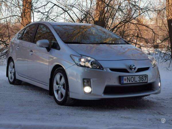 Pelēks Toyota Prius 2010 Šauļi, ar dzinēja tilpumu 1.80 L un nobraukumu 175 tūkst. km par 8950 €, foto 5 vietnē AUTOMOTO.COM.LV