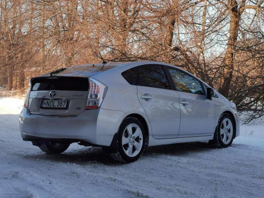 Pelēks Toyota Prius 2010 Šauļi, ar dzinēja tilpumu 1.80 L un nobraukumu 175 tūkst. km par 8950 €, foto 9 vietnē AUTOMOTO.COM.LV