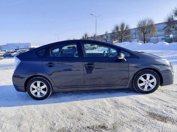 Pelēks Toyota Prius 2010 Marijampole, ar dzinēja tilpumu 1.80 L un nobraukumu 201 tūkst. km par 6100 €, foto 5 vietnē AUTOMOTO.COM.LV