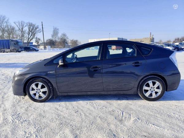 Pelēks Toyota Prius 2010 Marijampole, ar dzinēja tilpumu 1.80 L un nobraukumu 201 tūkst. km par 6100 €, foto 6 vietnē AUTOMOTO.COM.LV