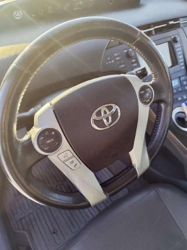Pelēks Toyota Prius 2010 Marijampole, ar dzinēja tilpumu 1.80 L un nobraukumu 201 tūkst. km par 6100 €, foto 10 vietnē AUTOMOTO.COM.LV