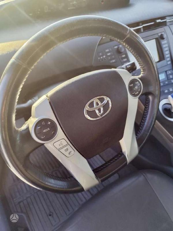 Pelēks Toyota Prius 2010 Marijampole, ar dzinēja tilpumu 1.80 L un nobraukumu 201 tūkst. km par 6100 €, foto 10 vietnē AUTOMOTO.COM.LV
