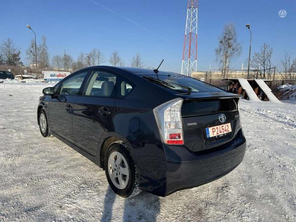 Pelēks Toyota Prius 2010 Alīta, ar dzinēja tilpumu 1.80 L un nobraukumu 295 tūkst. km par 6950 €, foto 7 vietnē AUTOMOTO.COM.LV