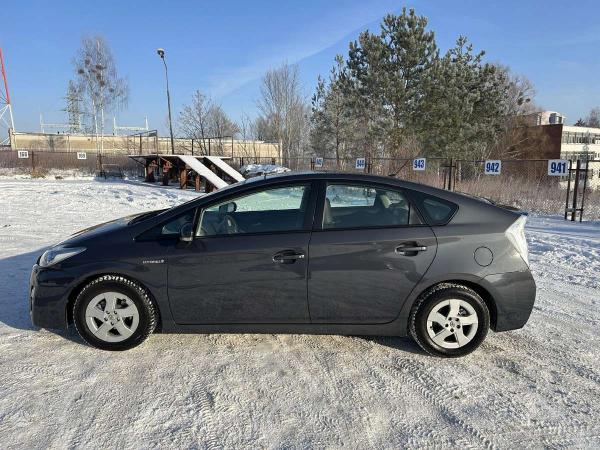 Pelēks Toyota Prius 2010 Alīta, ar dzinēja tilpumu 1.80 L un nobraukumu 295 tūkst. km par 6950 €, foto 8 vietnē AUTOMOTO.COM.LV