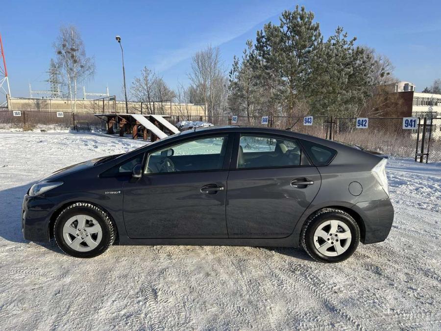 Grey Toyota Prius 2010 in Alytus, with an engine capacity of 1.80 L and mileage of 295 thousand km for 6950 €, photo 8 on AUTOMOTO.COM.LV