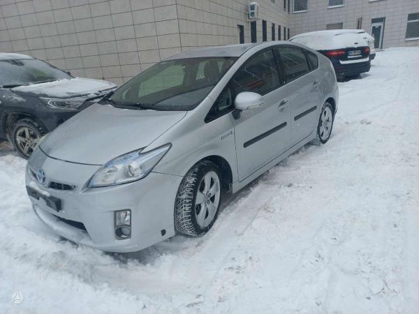 Grey Toyota Prius 2010 in Panevezys, with an engine capacity of 1.80 L and mileage of 222 thousand km for 6950 €, photo 1 on AUTOMOTO.COM.LV