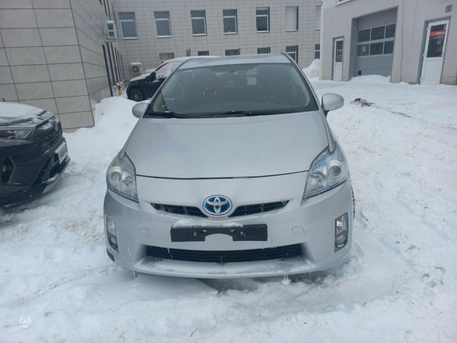 Grey Toyota Prius 2010 in Panevezys, with an engine capacity of 1.80 L and mileage of 222 thousand km for 6950 €, photo 2 on AUTOMOTO.COM.LV