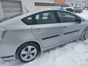 Grey Toyota Prius 2010 in Panevezys, with an engine capacity of 1.80 L and mileage of 222 thousand km for 6950 €, photo 5 on AUTOMOTO.COM.LV