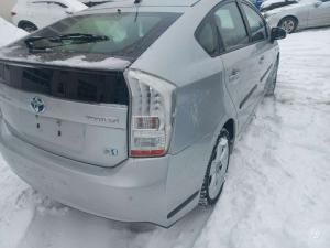 Grey Toyota Prius 2010 in Panevezys, with an engine capacity of 1.80 L and mileage of 222 thousand km for 6950 €, photo 6 on AUTOMOTO.COM.LV