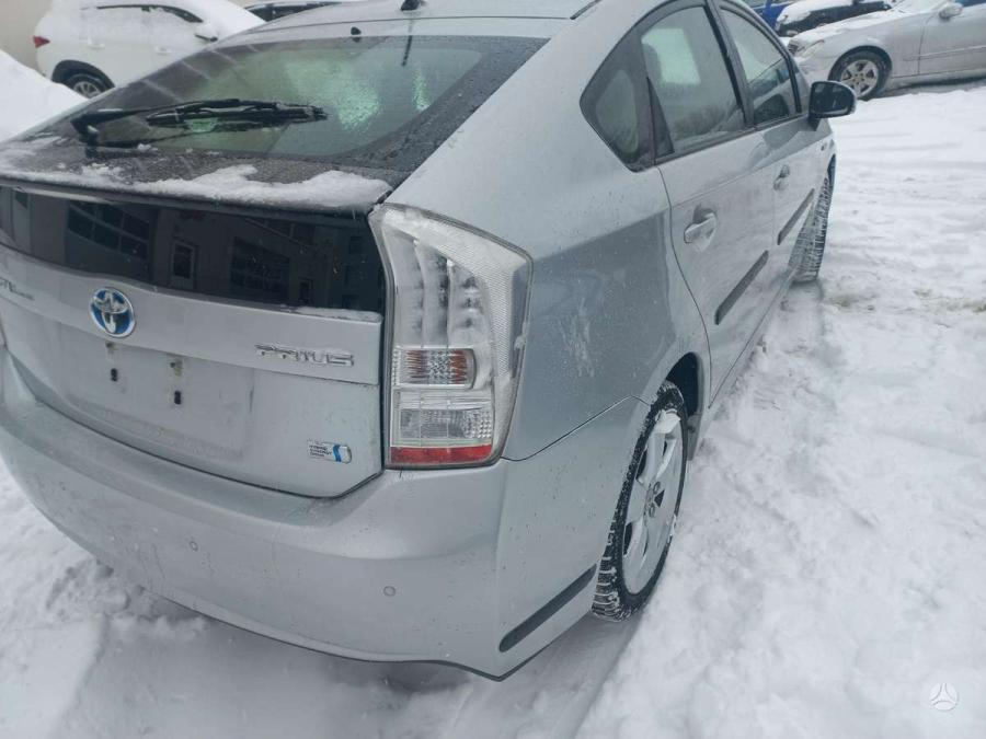 Grey Toyota Prius 2010 in Panevezys, with an engine capacity of 1.80 L and mileage of 222 thousand km for 6950 €, photo 6 on AUTOMOTO.COM.LV