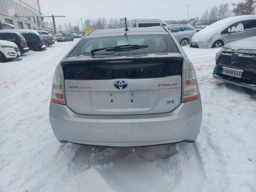 Grey Toyota Prius 2010 in Panevezys, with an engine capacity of 1.80 L and mileage of 222 thousand km for 6950 €, photo 7 on AUTOMOTO.COM.LV