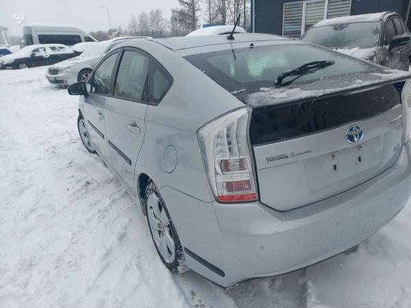 Grey Toyota Prius 2010 in Panevezys, with an engine capacity of 1.80 L and mileage of 222 thousand km for 6950 €, photo 8 on AUTOMOTO.COM.LV