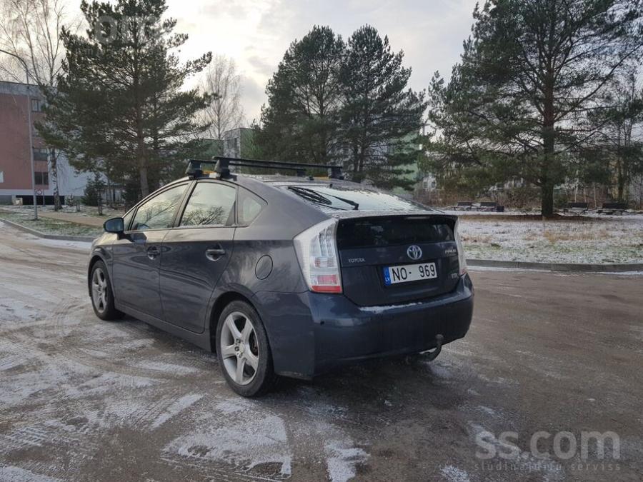 Grey Toyota Prius 2010 in Riga, with an engine capacity of 1.80 L and mileage of 346 thousand km for 5700 €, photo 5 on AUTOMOTO.COM.LV