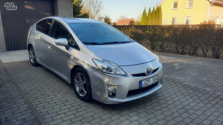 Pelēks Toyota Prius 2010 Kauņa, ar dzinēja tilpumu 1.80 L un nobraukumu 160 tūkst. km par 3650 €, foto 1 vietnē AUTOMOTO.COM.LV