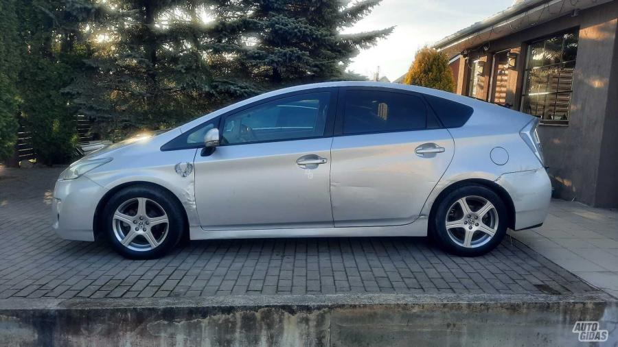 Pelēks Toyota Prius 2010 Kauņa, ar dzinēja tilpumu 1.80 L un nobraukumu 160 tūkst. km par 3650 €, foto 4 vietnē AUTOMOTO.COM.LV