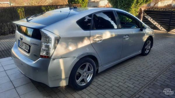 Pelēks Toyota Prius 2010 Kauņa, ar dzinēja tilpumu 1.80 L un nobraukumu 160 tūkst. km par 3650 €, foto 5 vietnē AUTOMOTO.COM.LV