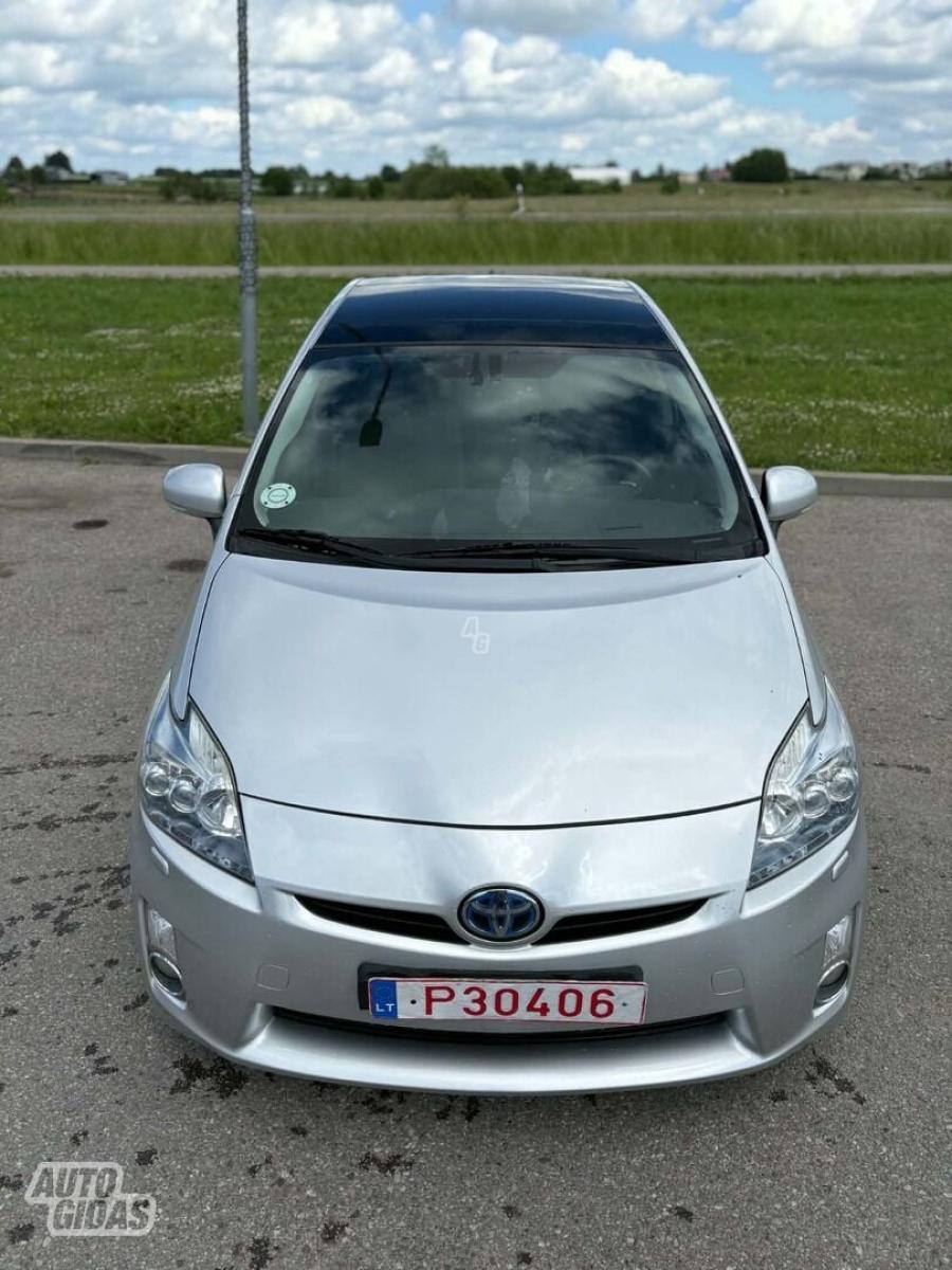 Pelēks Toyota Prius 2010 Kauņa, ar dzinēja tilpumu 1.80 L un nobraukumu 255 tūkst. km par 5400 €, foto 1 vietnē AUTOMOTO.COM.LV