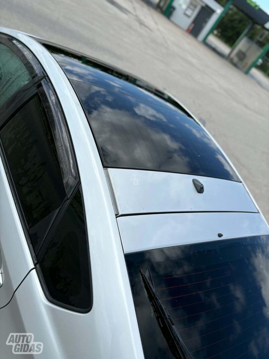 Pelēks Toyota Prius 2010 Kauņa, ar dzinēja tilpumu 1.80 L un nobraukumu 255 tūkst. km par 5400 €, foto 3 vietnē AUTOMOTO.COM.LV