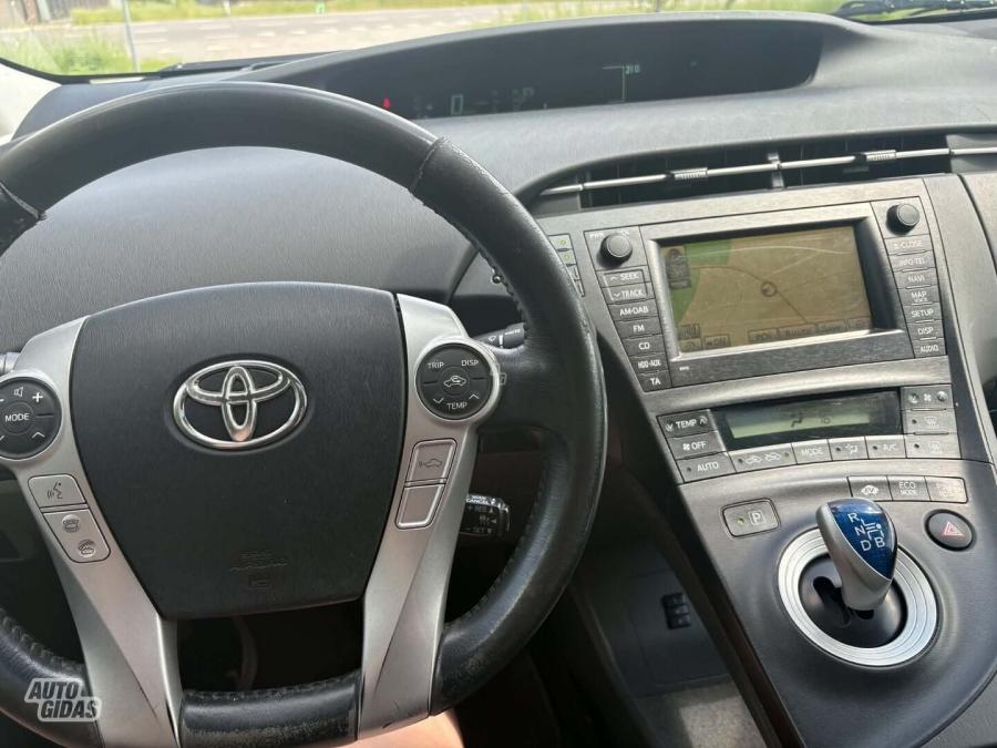 Pelēks Toyota Prius 2010 Kauņa, ar dzinēja tilpumu 1.80 L un nobraukumu 255 tūkst. km par 5400 €, foto 15 vietnē AUTOMOTO.COM.LV