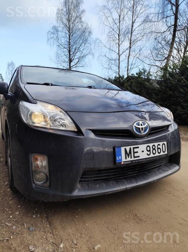 Grey Toyota Prius 2010 in Riga, with an engine capacity of 1.80 L and mileage of 177 thousand km for 5000 €, photo 1 on AUTOMOTO.COM.LV