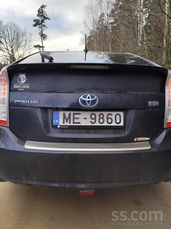 Grey Toyota Prius 2010 in Riga, with an engine capacity of 1.80 L and mileage of 177 thousand km for 5000 €, photo 5 on AUTOMOTO.COM.LV