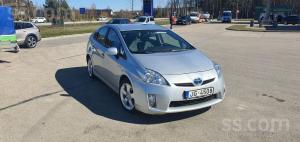 Grey Toyota Prius 2010 in Riga, with an engine capacity of 1.80 L and mileage of 301 thousand km for 3900 €, photo 3 on AUTOMOTO.COM.LV