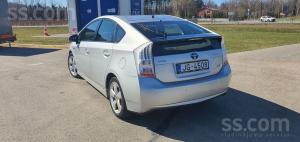 Grey Toyota Prius 2010 in Riga, with an engine capacity of 1.80 L and mileage of 301 thousand km for 3900 €, photo 4 on AUTOMOTO.COM.LV