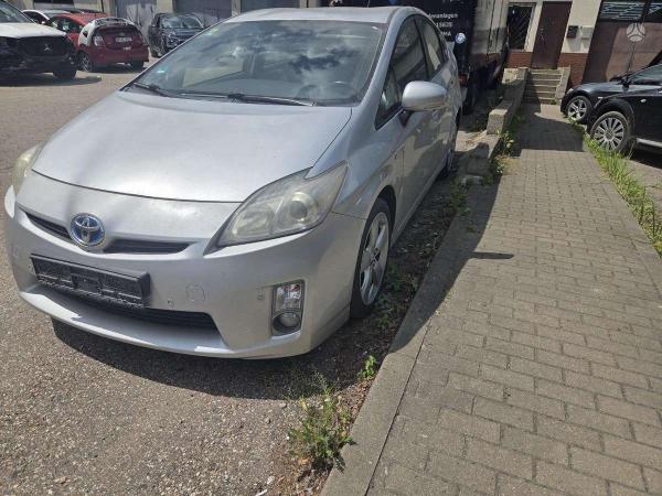 Pelēks Toyota Prius 2010 Viļņa, ar dzinēja tilpumu 1.80 L un nobraukumu 285 tūkst. km par 5400 €, foto 2 vietnē AUTOMOTO.COM.LV