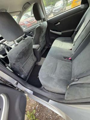 Grey Toyota Prius 2010 in Vilnius, with an engine capacity of 1.80 L and mileage of 285 thousand km for 5400 €, photo 9 on AUTOMOTO.COM.LV