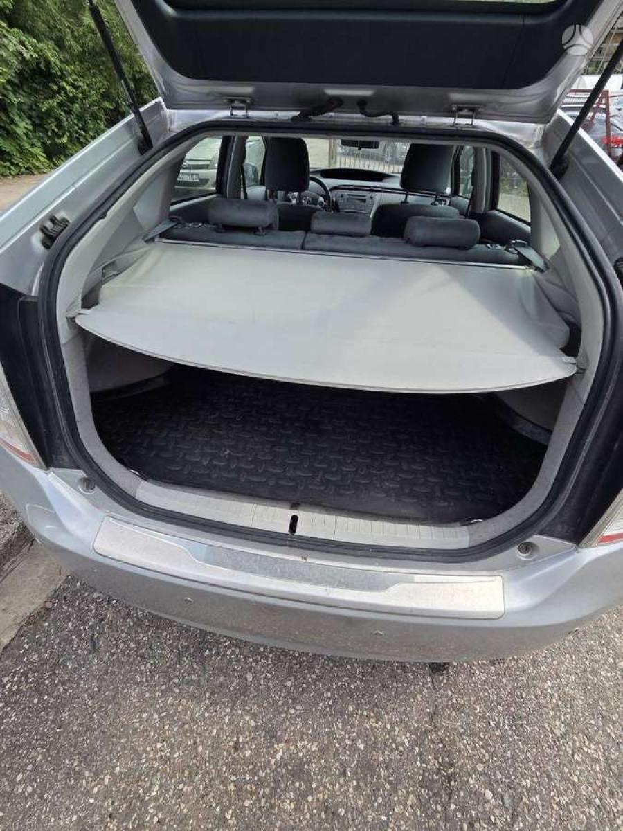 Grey Toyota Prius 2010 in Vilnius, with an engine capacity of 1.80 L and mileage of 285 thousand km for 5400 €, photo 10 on AUTOMOTO.COM.LV