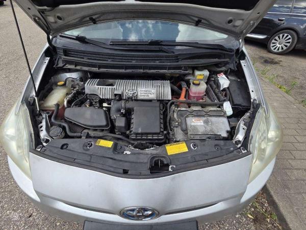 Pelēks Toyota Prius 2010 Viļņa, ar dzinēja tilpumu 1.80 L un nobraukumu 285 tūkst. km par 5400 €, foto 10 vietnē AUTOMOTO.COM.LV