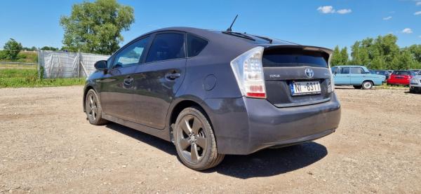 Grey Toyota Prius 2010 in Riga, with an engine capacity of 1.80 L and mileage of 220 thousand km for 7249 €, photo 3 on AUTOMOTO.COM.LV