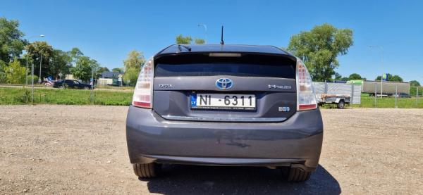 Grey Toyota Prius 2010 in Riga, with an engine capacity of 1.80 L and mileage of 220 thousand km for 7249 €, photo 4 on AUTOMOTO.COM.LV