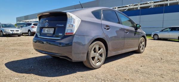 Grey Toyota Prius 2010 in Riga, with an engine capacity of 1.80 L and mileage of 220 thousand km for 7249 €, photo 5 on AUTOMOTO.COM.LV