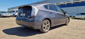 Grey Toyota Prius 2010 in Riga, with an engine capacity of 1.80 L and mileage of 220 thousand km for 7249 €, photo 6 on AUTOMOTO.COM.LV