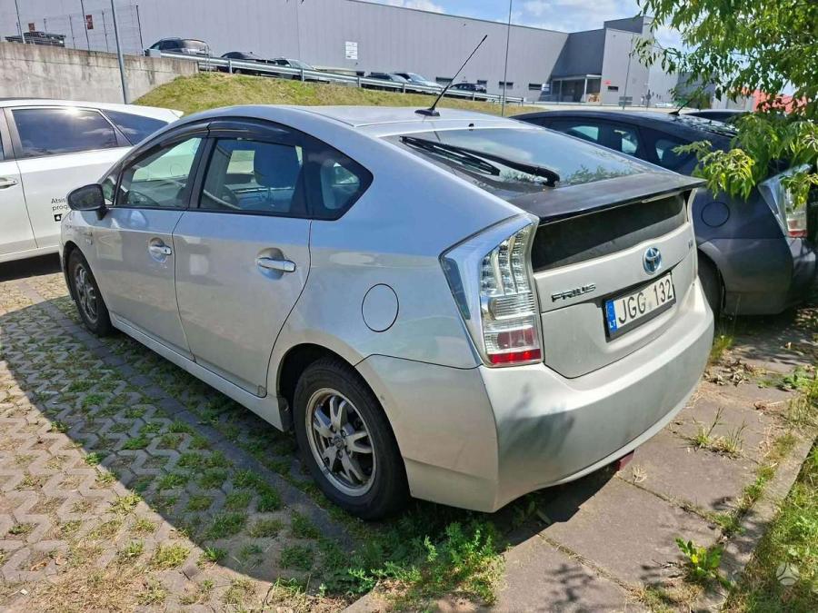 Grey Toyota Prius 2010 in Vilnius, with an engine capacity of 1.80 L and mileage of 460 thousand km for 5000 €, photo 5 on AUTOMOTO.COM.LV