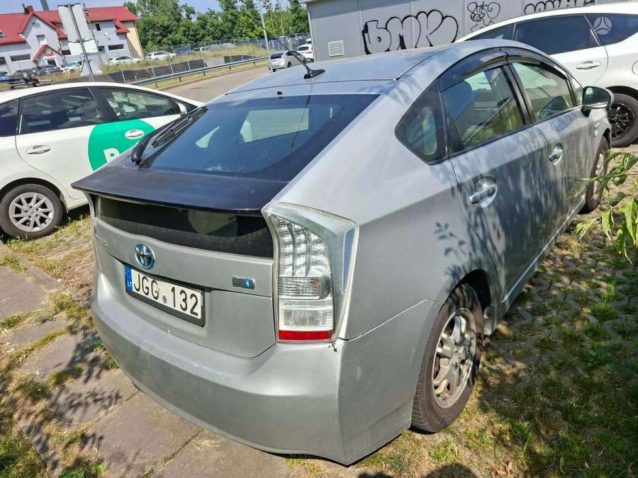 Grey Toyota Prius 2010 in Vilnius, with an engine capacity of 1.80 L and mileage of 460 thousand km for 5000 €, photo 6 on AUTOMOTO.COM.LV