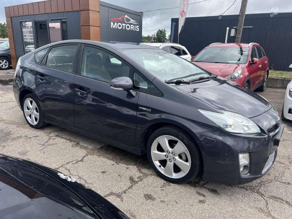 Pelēks Toyota Prius 2010 Panevēža, ar dzinēja tilpumu 1.80 L un nobraukumu 243 tūkst. km par 6200 €, foto 1 vietnē AUTOMOTO.COM.LV