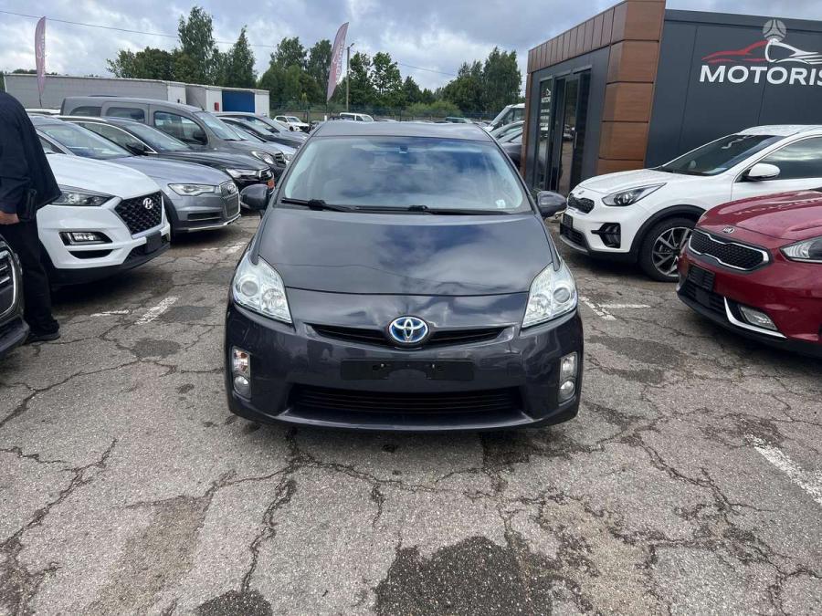 Pelēks Toyota Prius 2010 Panevēža, ar dzinēja tilpumu 1.80 L un nobraukumu 243 tūkst. km par 6200 €, foto 3 vietnē AUTOMOTO.COM.LV