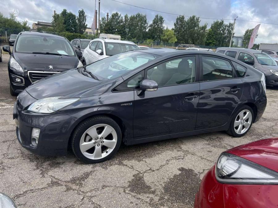 Pelēks Toyota Prius 2010 Panevēža, ar dzinēja tilpumu 1.80 L un nobraukumu 243 tūkst. km par 6200 €, foto 4 vietnē AUTOMOTO.COM.LV