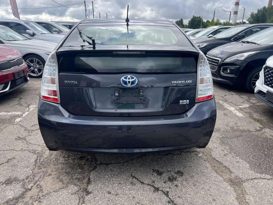 Pelēks Toyota Prius 2010 Panevēža, ar dzinēja tilpumu 1.80 L un nobraukumu 243 tūkst. km par 6200 €, foto 7 vietnē AUTOMOTO.COM.LV
