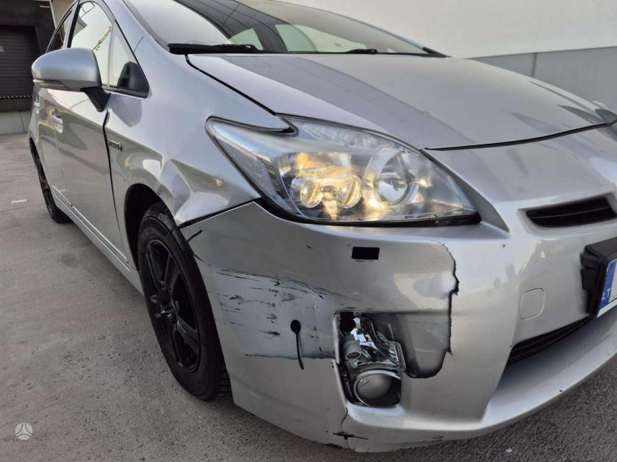 Pelēks Toyota Prius 2010 Kauņa, ar dzinēja tilpumu 1.80 L un nobraukumu 270 tūkst. km par 3900 €, foto 19 vietnē AUTOMOTO.COM.LV