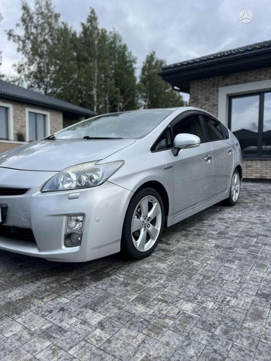 Pelēks Toyota Prius 2010 Šauļi, ar dzinēja tilpumu 1.80 L un nobraukumu 354 tūkst. km par 5300 €, foto 4 vietnē AUTOMOTO.COM.LV